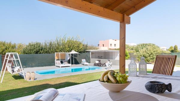 Sunny Breeze Deluxe Villa Near Beach, Private Pool - Rodi