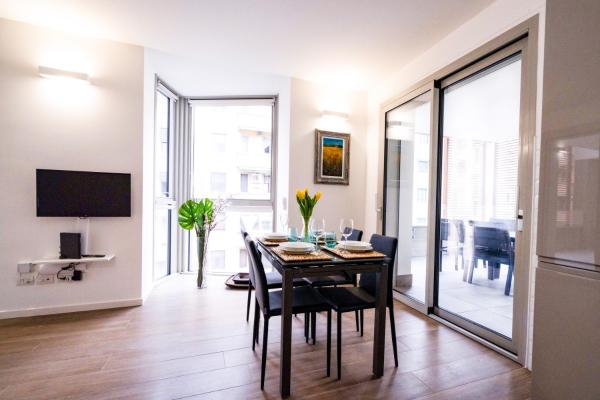 Amazing Brand New 2 Room Upper Scale With Condo Gym Close To Metro - Milão