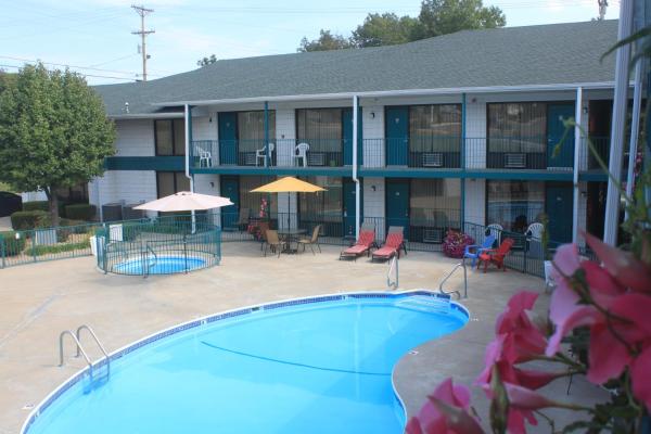 Ozark Valley Inn - Branson, MO