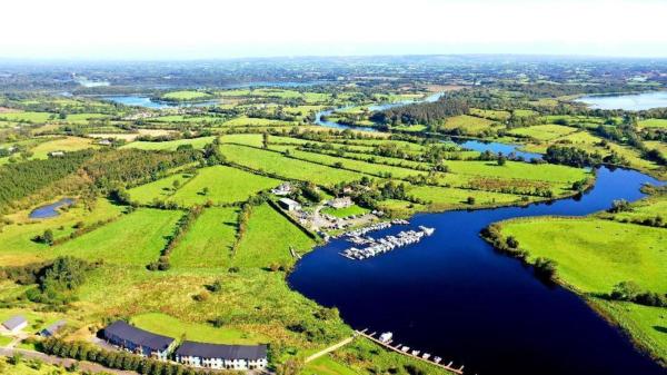 Beautiful 50 Riverun - Ireland