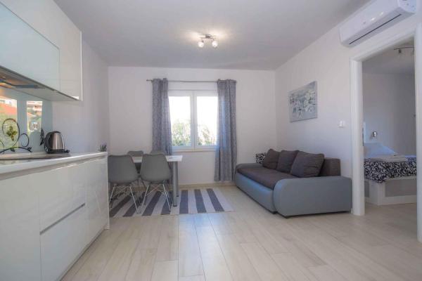 Apartments In Rogoznica 40364 - Primošten
