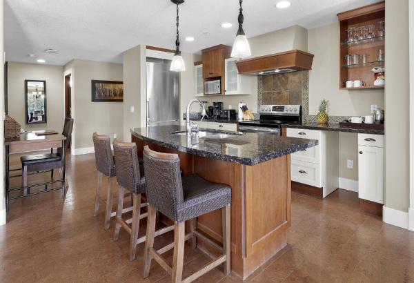 Sunset Ridge - Luxurious Corner Condo - Spectacular Mt Views With Open Pool! - Banff-Nationalpark
