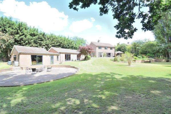 Family-game Room-sleeps 10-parking-pets-bbq - Aéroport de Londres Stansted (STN)