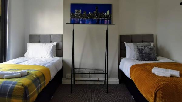 C Amazing 5 Beds Sleeps 7 For Worker Or Families By Your Night Inn Group - Stafford
