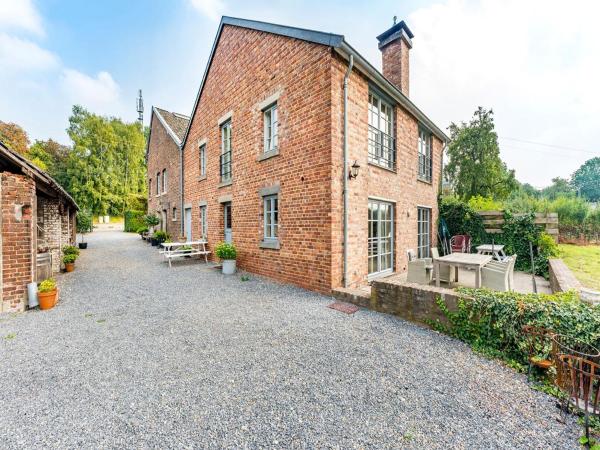 Holiday Home In Sint-martens-voeren With Garden - Voeren