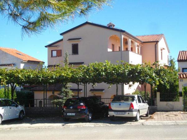 Studio Apartment In Porec With Balcony, Air Conditioning, Wi-fi (3794-6) - Istria