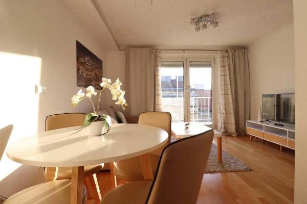 Brilliant View: Balcony Home, Modern, Stylish And Newly Renovated - Vienna Central Station