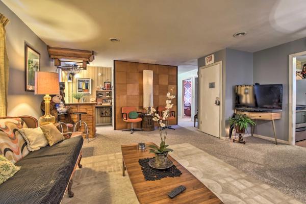 Artsy Getaway About 8 Miles To Downtown Kansas City! - Independence, MO