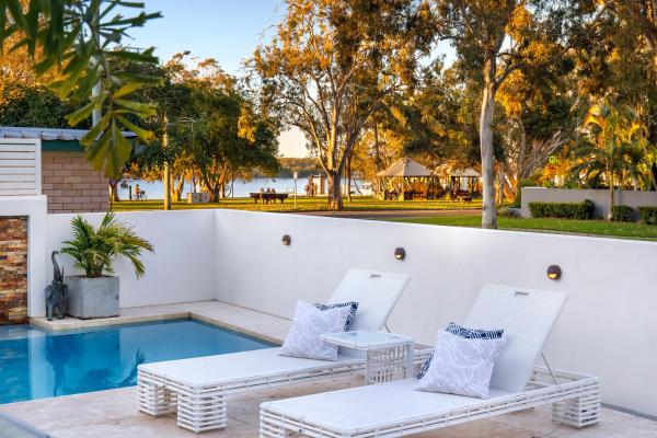 Exquisite Riverside Living, Noosaville - Noosa
