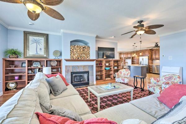 Spacious Gulf Shores Home Private Pool And Deck! - Foley, AL