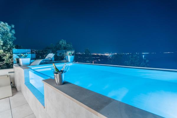 Villa The Boat With Rooftop Pool - Opatija