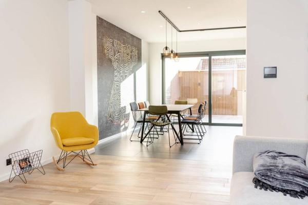 Boonuz Guesthouse, Luxe Duplex Vakantiehuis In Centrum Ieper Met Privé Lounge Terras En Ir Sauna - Ypres