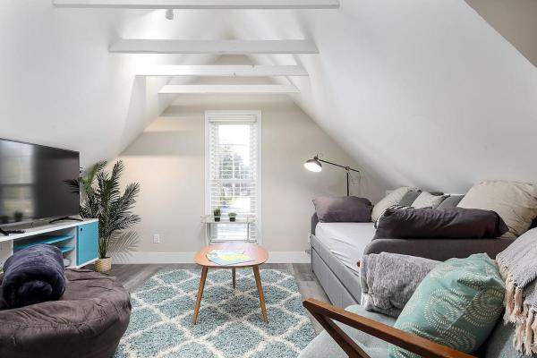 Modern Mid-century Downtown Ac Walkable - Traverse City, MI