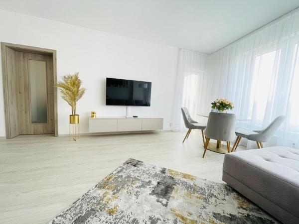 New Luxury City Centre Apartment With Panoramic View, Free Parking - Bratislava