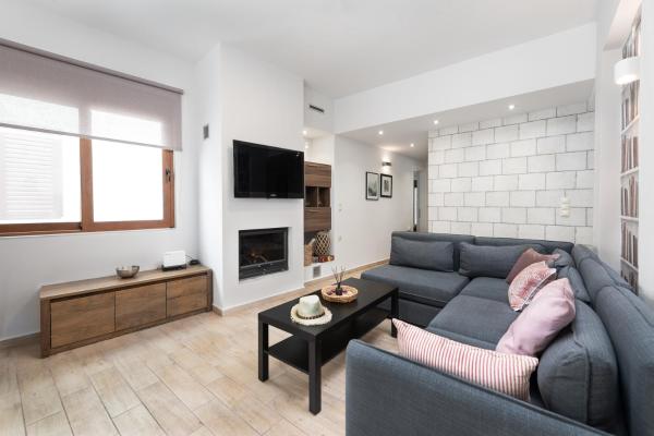 Ritas Modern In-city House - Rhodes