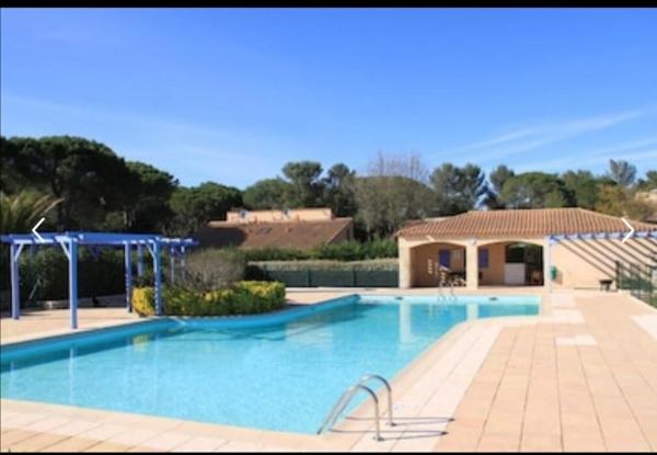 Mazet Avec Piscine Dans Le Var Le Mirabilis - Provence-Alpes-Côte d'Azur (PACA)