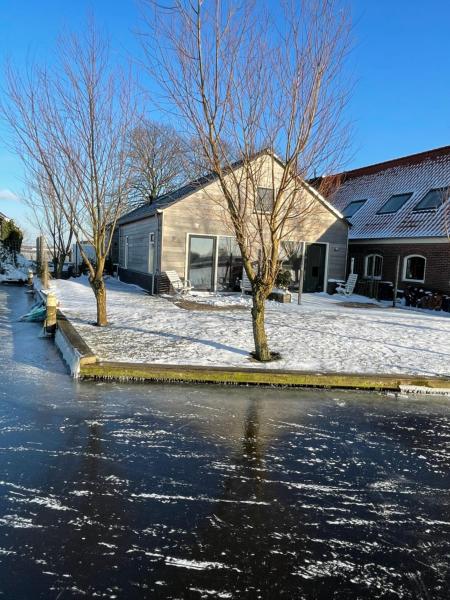 Mooi Vakantiehuis Prachtig Gelegen Aan Het Water - Hoofddorp