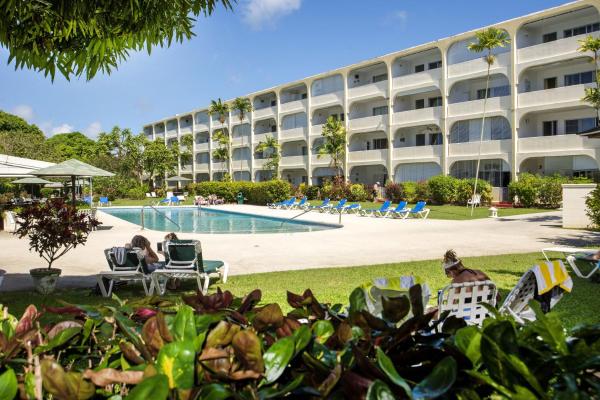 This Ground Floor Apartment Is Part Of A Complex, Located In Hometown, 5 Min From The Beach - Barbados