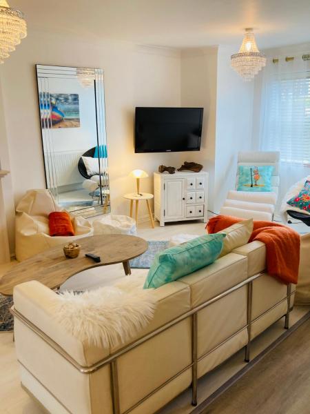 Stunning Seafront House With Garden And Private Parking - Eastbourne