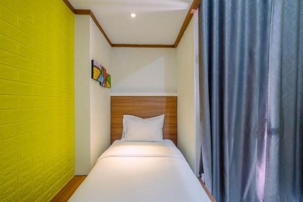 Cozy Studio With Bunk Bed At Dave Apartment Near Ui By Travelio - Depok