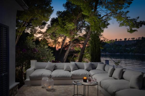 Summer House For An Intimate Holidays - Milna