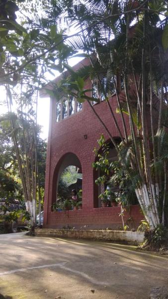 Vamoose Hilltop Lodge - Guwahati