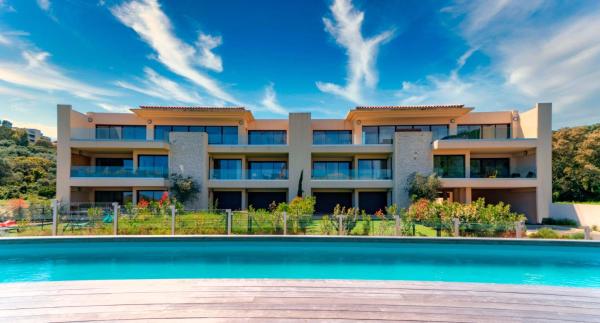 Solaneos Propose Magnifique T4 Neuf Sur Le Port Avec Piscine Chauffee - Porto-Vecchio