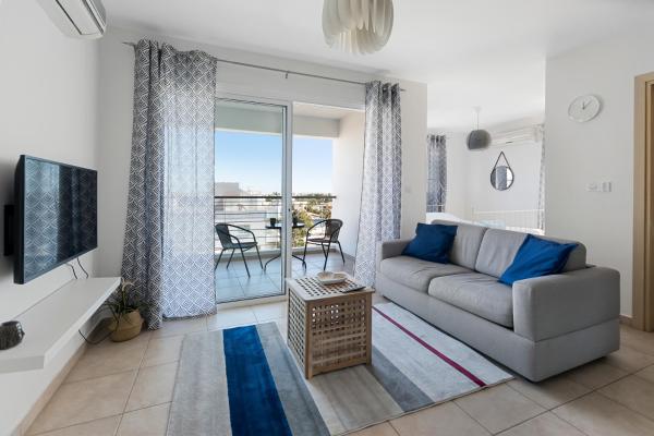 Glabur Stays - The Sunny Atelier - Nicosia City, Free Parking & Wifi, Welcomes You!!! - Nicosia