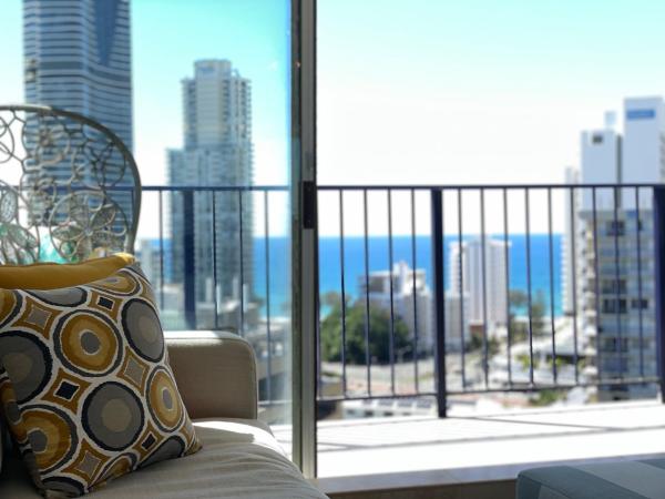 Relax With Beach & River Views In 3br Apt W/ Pool - Gold Coast