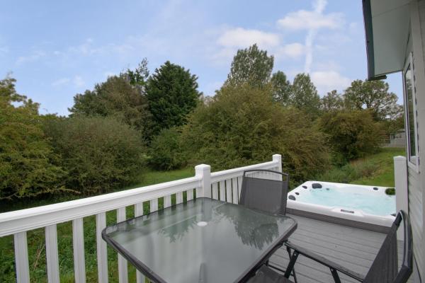 Yorkshire Lodge With Hot Tub - Pocklington