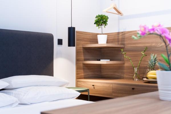 Rooms And Apartments Glossy - Zagreb