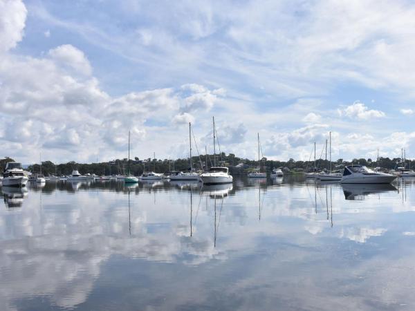 Wangi Lakehouse-renovated Lake Macquarie Lakefront - Newcastle
