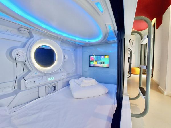 The Unique Xl Capsule Hostel In Puerto De La Cruz - La Orotava