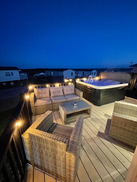 Eagles View - 2 Bed Hot Tub Lodge With Free Golf, No Buggy - Rothbury