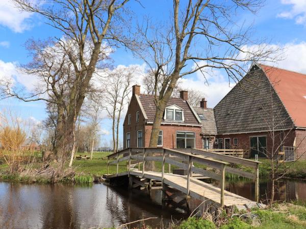 Farmhouse In Suwald With Hot Tub - Leeuwarden
