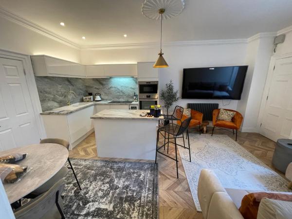 Central Period 2 Bed Apartment With Free Parking On Site Sleeps 1-6 - Bristol