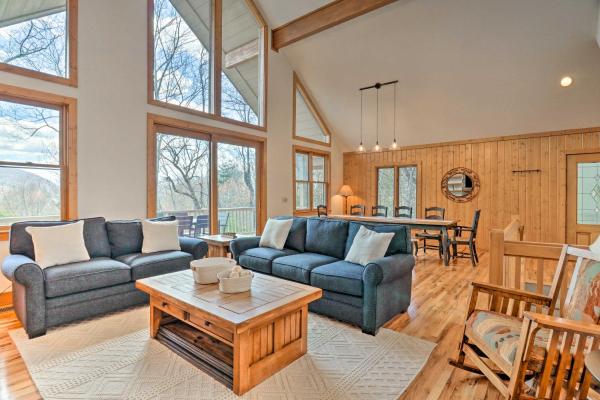 Sapphire Retreat With 2 Decks, Views And Resort Access - Cashiers, NC