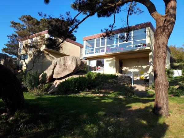 Auberge Granit Rose - Hébergement Partagé En Auberge De Jeunesse - Vue Sur Mer - Dortoir Mixte & Camping - Bretagne
