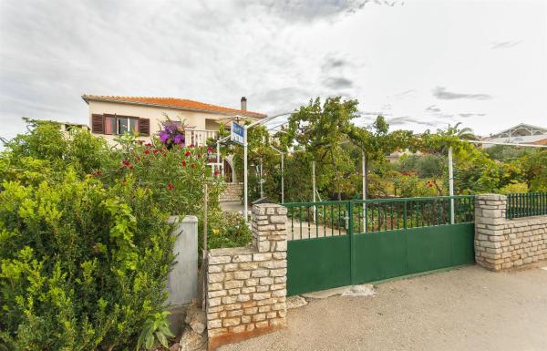 Apartments Ljiljana - Rogoznica