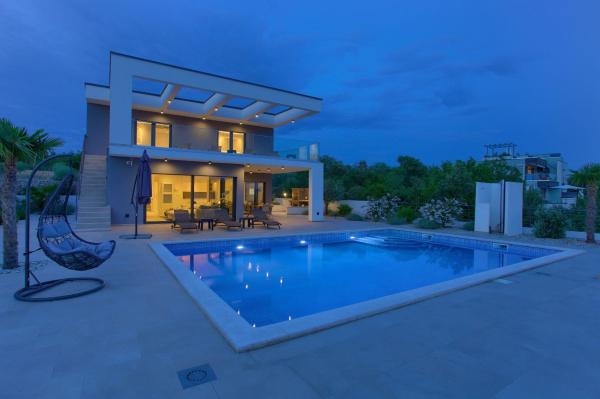 Villa Quadra With Heated Pool - Cres