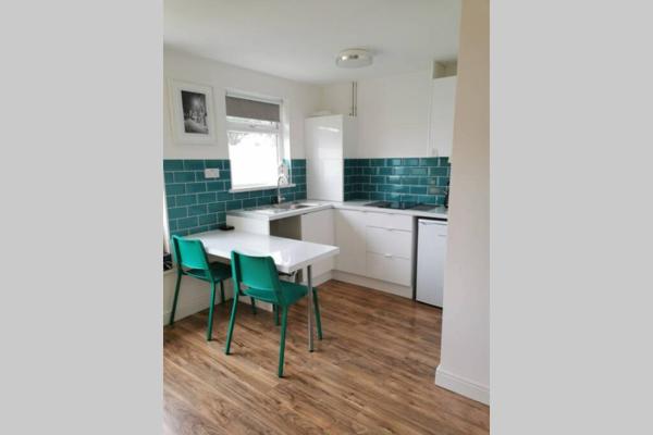 Stylish Studio Bungalow, Close To Cardiff Centre - Cardiff