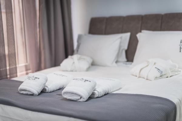 Iguana Gold Luxury Suites 1min From Ermou Str - Athens