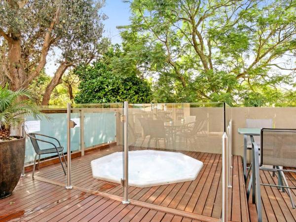 Broadwater By The Bay - Rhyll
