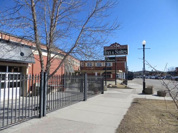 Athabasca Valley Inn & Suites - Hinton, AB, Canada