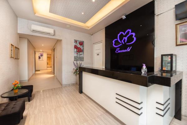 Life Emerald Hotel Surabaya - 수라바야