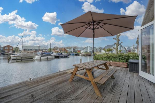 Meerzicht 70 - Vakantiehuis Aan Het Water! - Wijk aan Zee