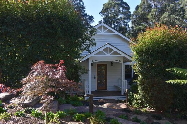 Garden Cottage - Luxury Romantic Hideaway And Decadent Private Spa Room - Lilydale