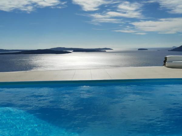 Private Villa With Pool In Oia, View, Parking - Cyclades