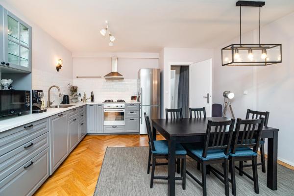 Central, Spacious, Modern 5 Bedrm Duplex W/balcony - Prague