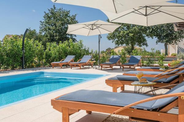 2 Apartments With Private Pool - Croatia